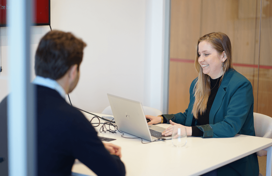 Conversation tables: language as a connecting factor